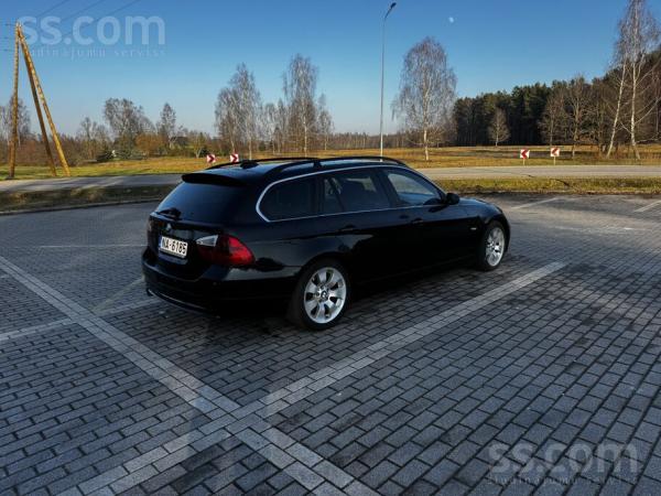 Black BMW 325 2007 in Jelgava, with an engine capacity of 2.50 L and mileage of 315 thousand km for 4200 €, photo 2 on AUTOMOTO.COM.LV