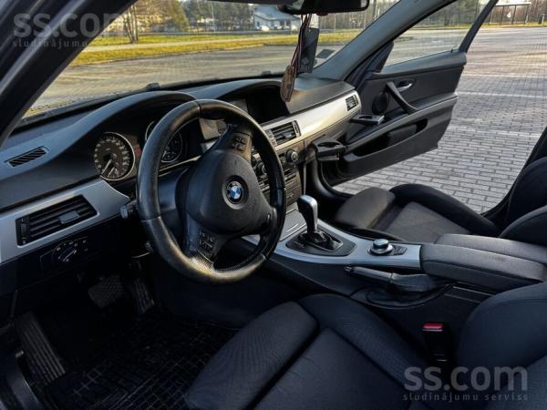 Black BMW 325 2007 in Jelgava, with an engine capacity of 2.50 L and mileage of 315 thousand km for 4200 €, photo 7 on AUTOMOTO.COM.LV