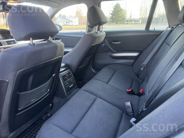Black BMW 325 2007 in Jelgava, with an engine capacity of 2.50 L and mileage of 315 thousand km for 4200 €, photo 9 on AUTOMOTO.COM.LV