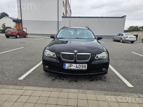 Black BMW 325 2007 in Valka, with an engine capacity of 3.00 L and mileage of 415 thousand km for 2600 €, photo 3 on AUTOMOTO.COM.LV
