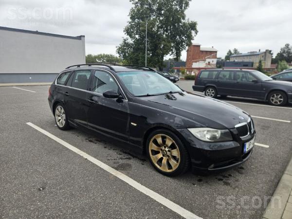 Black BMW 325 2007 in Valka, with an engine capacity of 3.00 L and mileage of 415 thousand km for 2600 €, photo 5 on AUTOMOTO.COM.LV