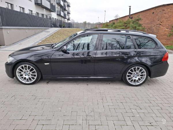 Black BMW 325 2007 in Prienai, with an engine capacity of 2.99 L and mileage of 281 thousand km for 4699 €, photo 4 on AUTOMOTO.COM.LV