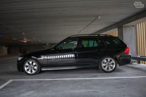 Melns BMW 325 2007 Kretinga, ar dzinēja tilpumu 3.00 L un nobraukumu 377 tūkst. km par 4500 €, foto 14 vietnē AUTOMOTO.COM.LV