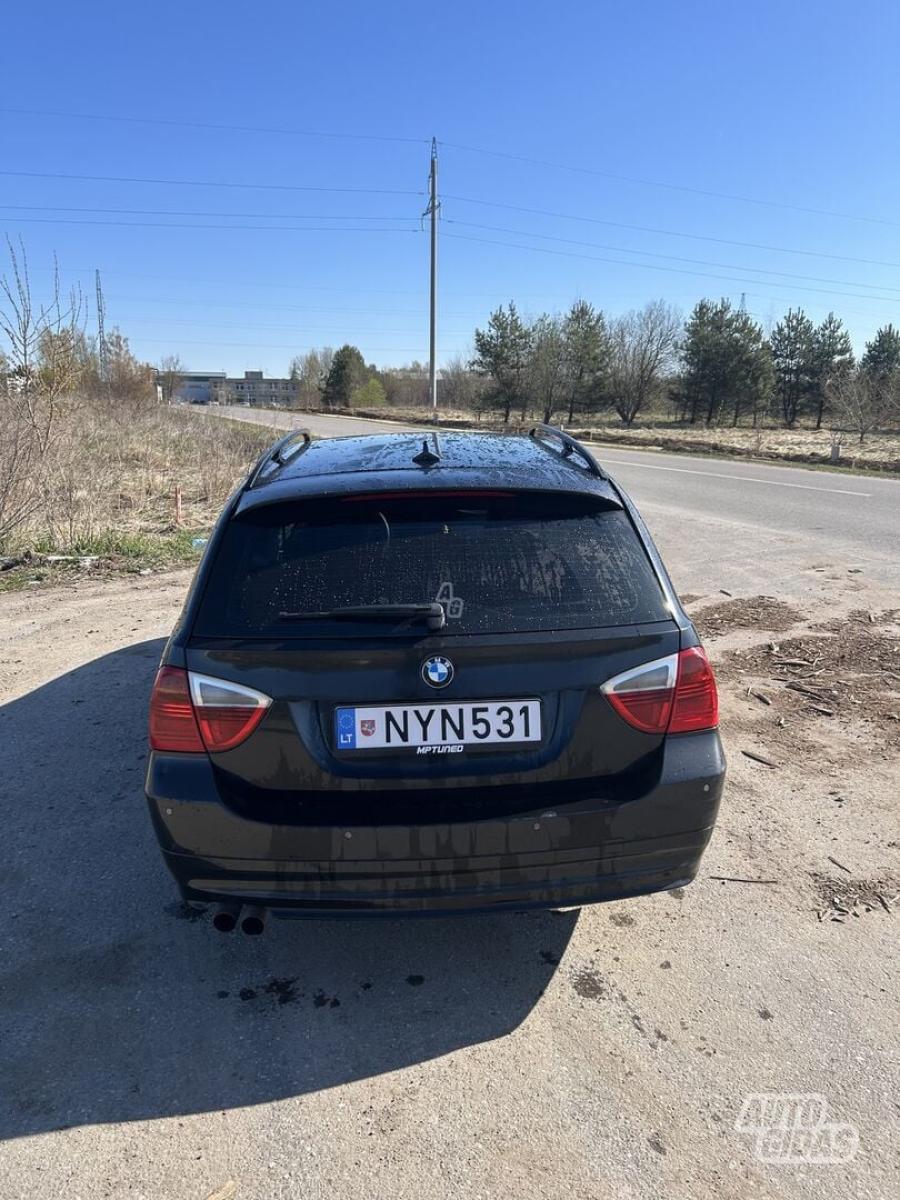 Black BMW 325 2007 in Vilnius, with an engine capacity of 3.00 L and mileage of 484 thousand km for 2500 €, photo 8 on AUTOMOTO.COM.LV
