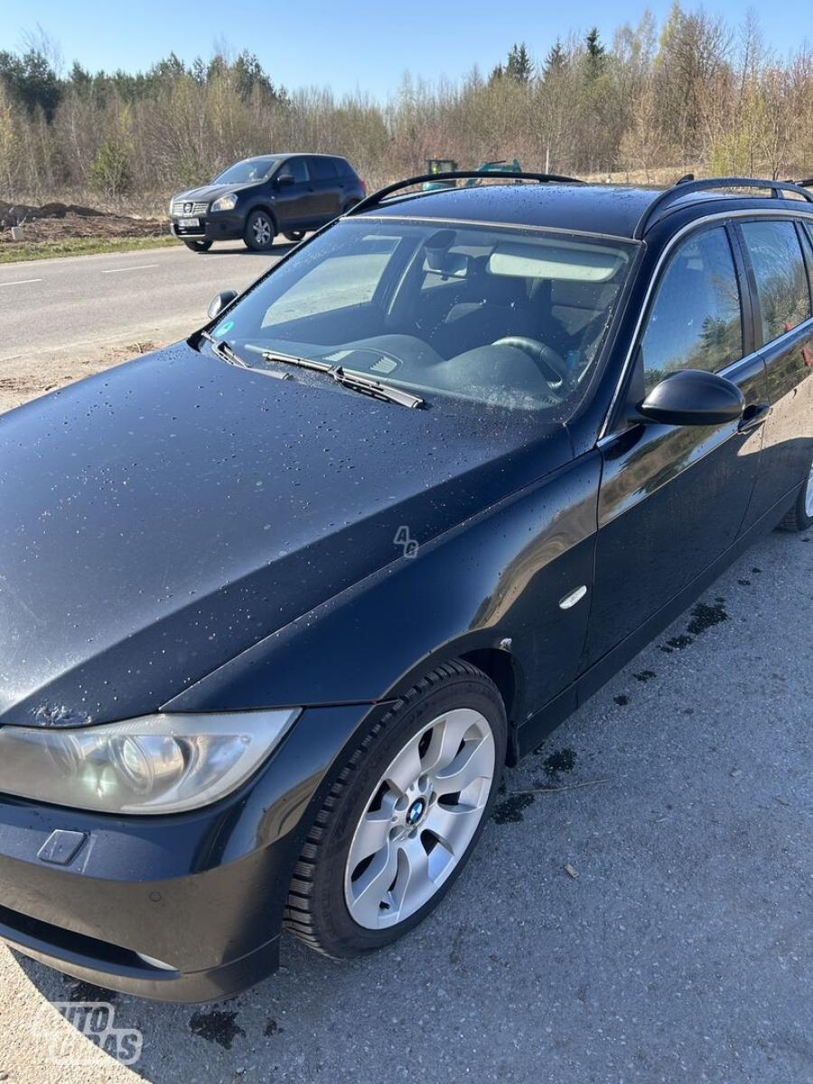 Black BMW 325 2007 in Vilnius, with an engine capacity of 3.00 L and mileage of 484 thousand km for 2500 €, photo 13 on AUTOMOTO.COM.LV