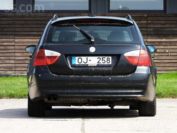 Black BMW 325 2007 in Riga, with an engine capacity of 3.00 L and mileage of 334 thousand km for 5390 €, photo 6 on AUTOMOTO.COM.LV