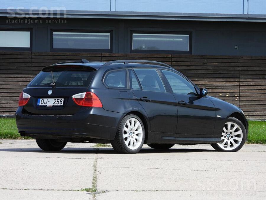 Black BMW 325 2007 in Riga, with an engine capacity of 3.00 L and mileage of 334 thousand km for 5390 €, photo 8 on AUTOMOTO.COM.LV