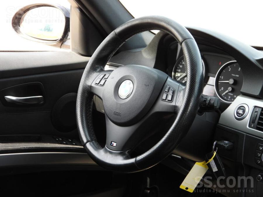 Black BMW 325 2007 in Riga, with an engine capacity of 3.00 L and mileage of 334 thousand km for 5390 €, photo 13 on AUTOMOTO.COM.LV
