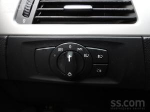 Black BMW 325 2007 in Riga, with an engine capacity of 3.00 L and mileage of 334 thousand km for 5390 €, photo 24 on AUTOMOTO.COM.LV