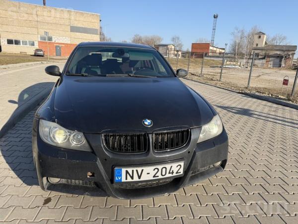 Black BMW 325 2007 in Jelgava, with an engine capacity of 3.00 L and mileage of 387 thousand km for 3800 €, photo 4 on AUTOMOTO.COM.LV