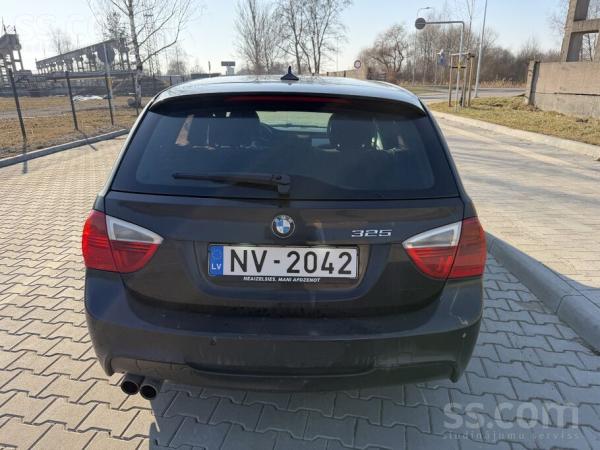 Black BMW 325 2007 in Jelgava, with an engine capacity of 3.00 L and mileage of 387 thousand km for 3800 €, photo 7 on AUTOMOTO.COM.LV