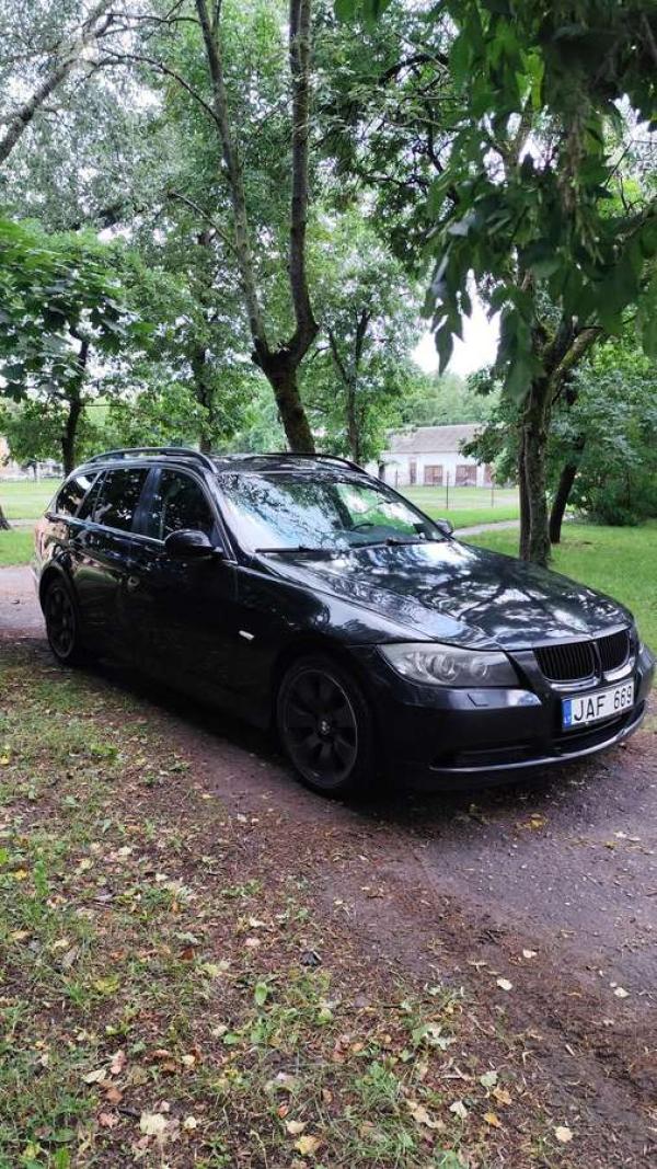 Black BMW 325 2007 in Kaunas, with an engine capacity of 2.99 L and mileage of 434 thousand km for 3150 €, photo 1 on AUTOMOTO.COM.LV