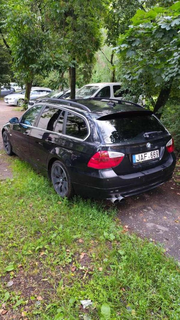 Black BMW 325 2007 in Kaunas, with an engine capacity of 2.99 L and mileage of 434 thousand km for 3150 €, photo 4 on AUTOMOTO.COM.LV