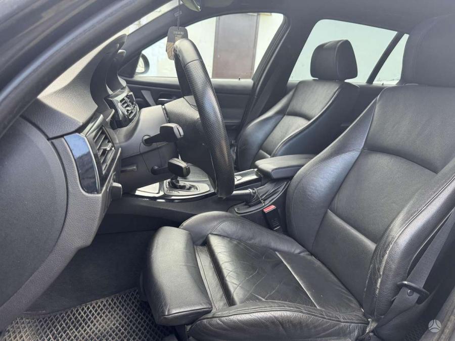 Melns BMW 325 2007 Kaišiadorys, ar dzinēja tilpumu 3.00 L un nobraukumu 488 tūkst. km par 4200 €, foto 21 vietnē AUTOMOTO.COM.LV