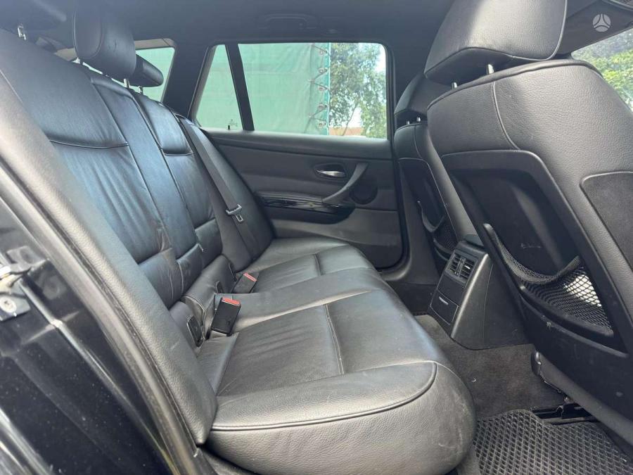 Melns BMW 325 2007 Kaišiadorys, ar dzinēja tilpumu 3.00 L un nobraukumu 488 tūkst. km par 4200 €, foto 25 vietnē AUTOMOTO.COM.LV