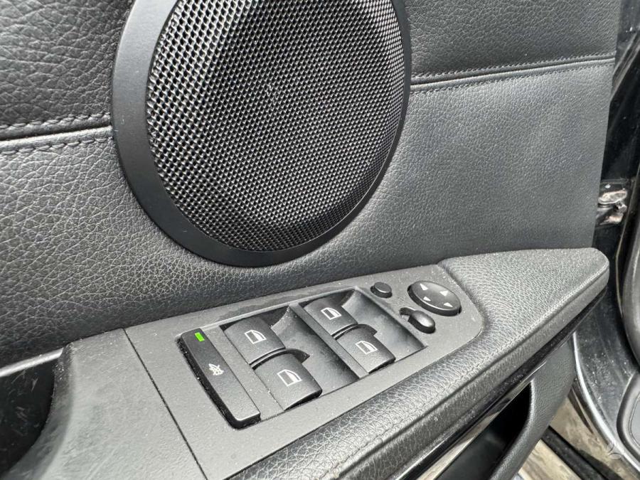 Melns BMW 325 2007 Kaišiadorys, ar dzinēja tilpumu 3.00 L un nobraukumu 488 tūkst. km par 4200 €, foto 33 vietnē AUTOMOTO.COM.LV