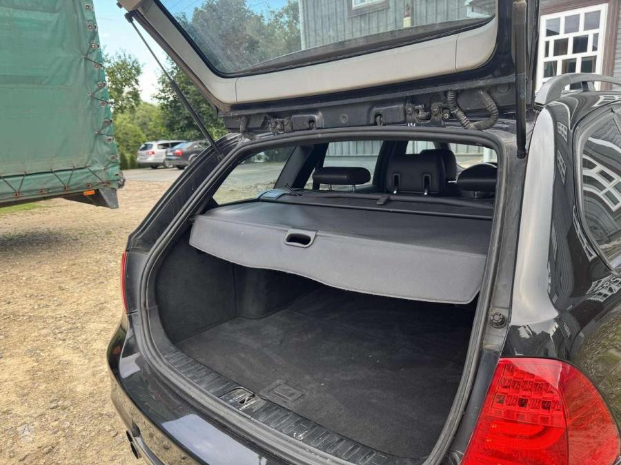 Melns BMW 325 2007 Kaišiadorys, ar dzinēja tilpumu 3.00 L un nobraukumu 488 tūkst. km par 4200 €, foto 34 vietnē AUTOMOTO.COM.LV