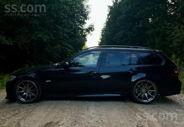 Black BMW 325 2007 in Jelgava, with an engine capacity of 3.00 L and mileage of 373 thousand km for 6300 €, photo 3 on AUTOMOTO.COM.LV
