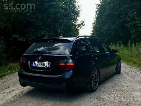 Black BMW 325 2007 in Jelgava, with an engine capacity of 3.00 L and mileage of 373 thousand km for 6300 €, photo 6 on AUTOMOTO.COM.LV
