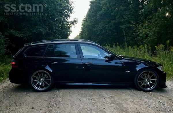 Black BMW 325 2007 in Jelgava, with an engine capacity of 3.00 L and mileage of 373 thousand km for 6300 €, photo 7 on AUTOMOTO.COM.LV