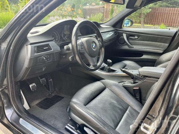 Black BMW 325 2007 in Jelgava, with an engine capacity of 3.00 L and mileage of 373 thousand km for 6300 €, photo 8 on AUTOMOTO.COM.LV