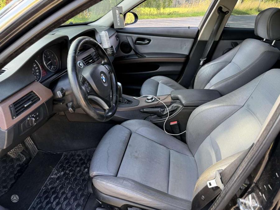 Melns BMW 325 2007 Viļņa, ar dzinēja tilpumu 2.99 L un nobraukumu 572 tūkst. km par 2950 €, foto 11 vietnē AUTOMOTO.COM.LV