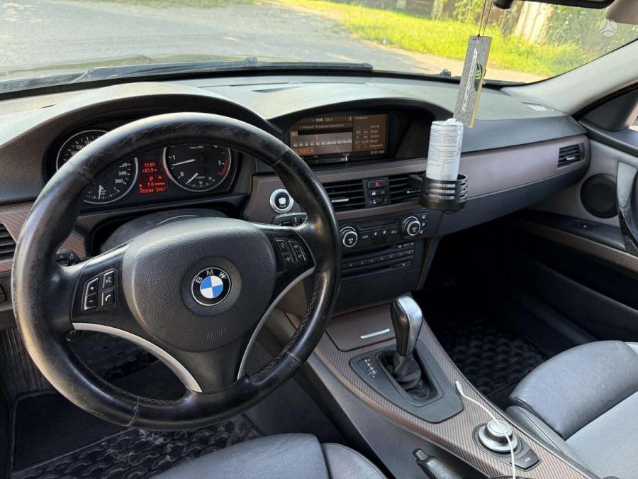 Melns BMW 325 2007 Viļņa, ar dzinēja tilpumu 2.99 L un nobraukumu 572 tūkst. km par 2950 €, foto 12 vietnē AUTOMOTO.COM.LV