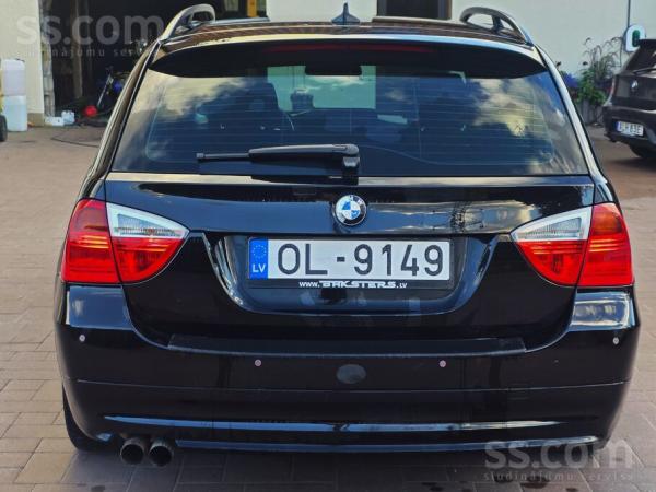 Black BMW 325 2007 in Riga, with an engine capacity of 2.50 L and mileage of 305 thousand km for 4790 €, photo 4 on AUTOMOTO.COM.LV