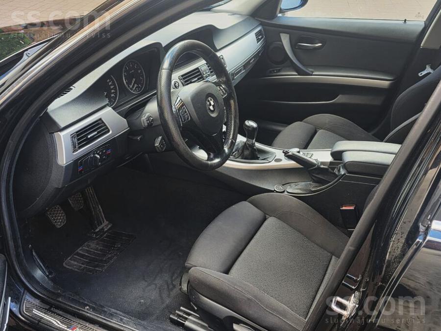 Black BMW 325 2007 in Riga, with an engine capacity of 2.50 L and mileage of 305 thousand km for 4790 €, photo 8 on AUTOMOTO.COM.LV