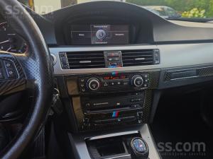 Black BMW 325 2007 in Riga, with an engine capacity of 2.50 L and mileage of 305 thousand km for 4790 €, photo 13 on AUTOMOTO.COM.LV