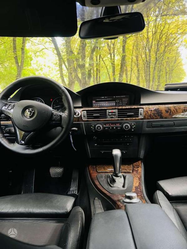 Black BMW 325 2007 in Marijampole, with an engine capacity of 2.99 L and mileage of 365 thousand km for 3300 €, photo 9 on AUTOMOTO.COM.LV