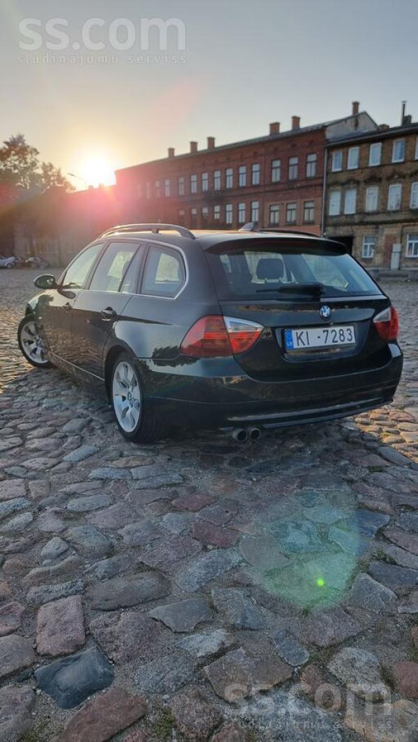 BMW 325 2007 in Liepaja on AUTOMOTO.COM.LV Black BMW 325 2007 in Liepaja, with an engine capacity of 3.00 L and mileage of 356 thousand km for 4650 €, photo 3 on AUTOMOTO.COM.LV