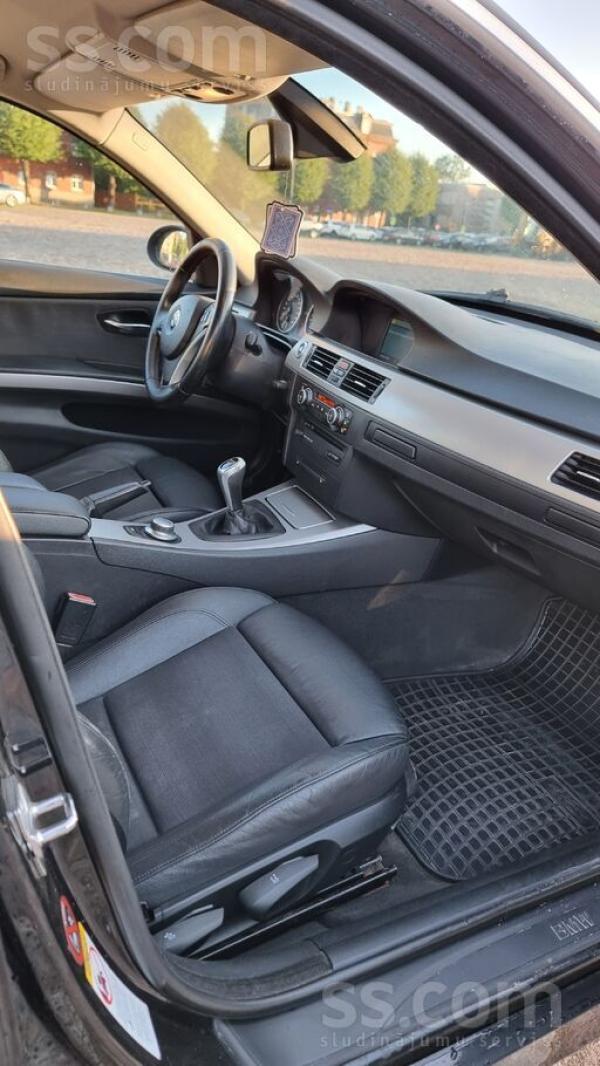 BMW 325 2007 in Liepaja on AUTOMOTO.COM.LV Black BMW 325 2007 in Liepaja, with an engine capacity of 3.00 L and mileage of 356 thousand km for 4650 €, photo 5 on AUTOMOTO.COM.LV