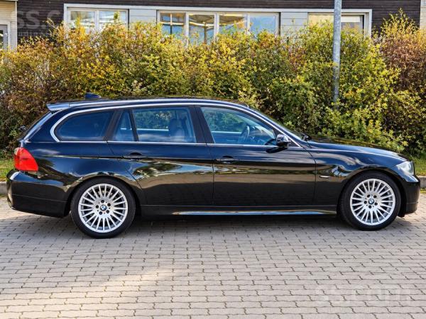 Black BMW 325 2007 in Riga, with an engine capacity of 2.50 L and mileage of 334 thousand km for 4290 €, photo 4 on AUTOMOTO.COM.LV