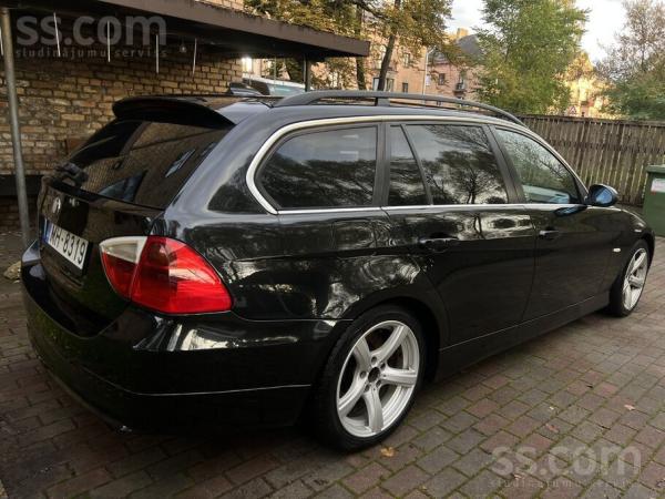 Black BMW 325 2008 in Riga, with an engine capacity of 3.00 L and mileage of 380 thousand km for 1950 €, photo 2 on AUTOMOTO.COM.LV