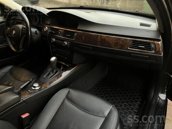 Black BMW 325 2008 in Riga, with an engine capacity of 3.00 L and mileage of 380 thousand km for 1950 €, photo 6 on AUTOMOTO.COM.LV