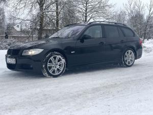 Black BMW 325 2008 in Aizkraukle, with an engine capacity of 3.00 L and mileage of 296 thousand km for 6900 €, photo 2 on AUTOMOTO.COM.LV