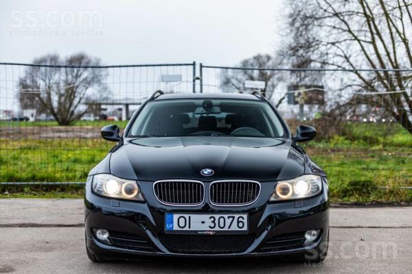 Black BMW 325 2008 in Riga, with an engine capacity of 3.00 L and mileage of 321 thousand km for 6990 €, photo 3 on AUTOMOTO.COM.LV