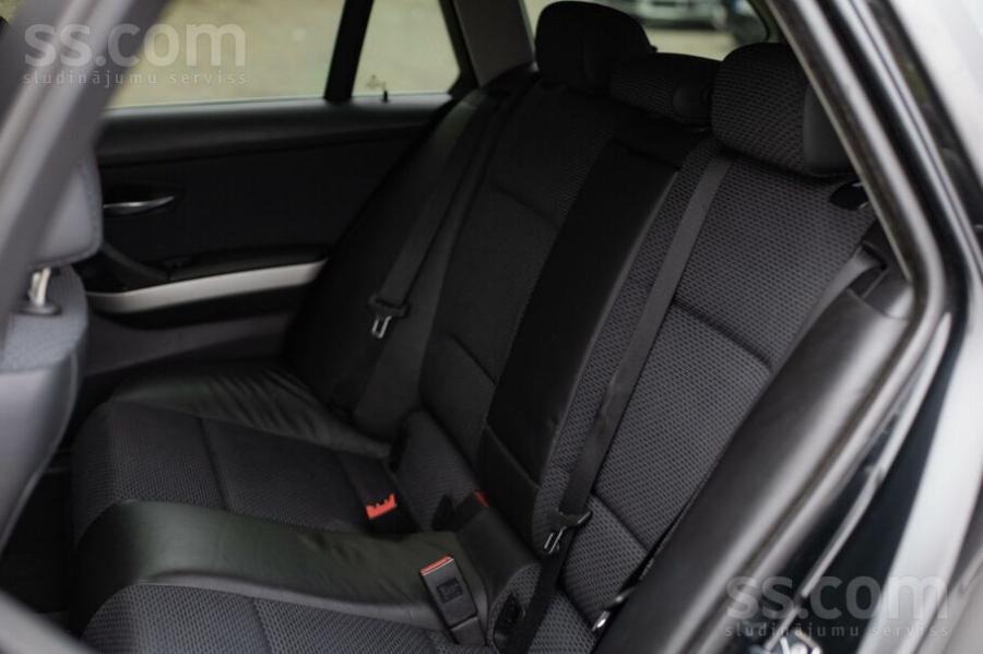 Black BMW 325 2008 in Riga, with an engine capacity of 3.00 L and mileage of 321 thousand km for 6990 €, photo 10 on AUTOMOTO.COM.LV