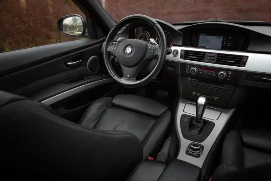 Melns BMW 325 2008 Jelgava, ar dzinēja tilpumu 3.00 L un nobraukumu 241 tūkst. km par 8600 €, foto 8 vietnē AUTOMOTO.COM.LV