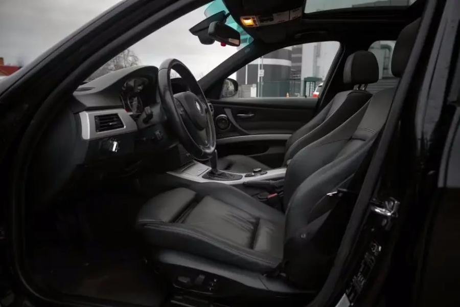 Melns BMW 325 2008 Jelgava, ar dzinēja tilpumu 3.00 L un nobraukumu 241 tūkst. km par 8600 €, foto 9 vietnē AUTOMOTO.COM.LV