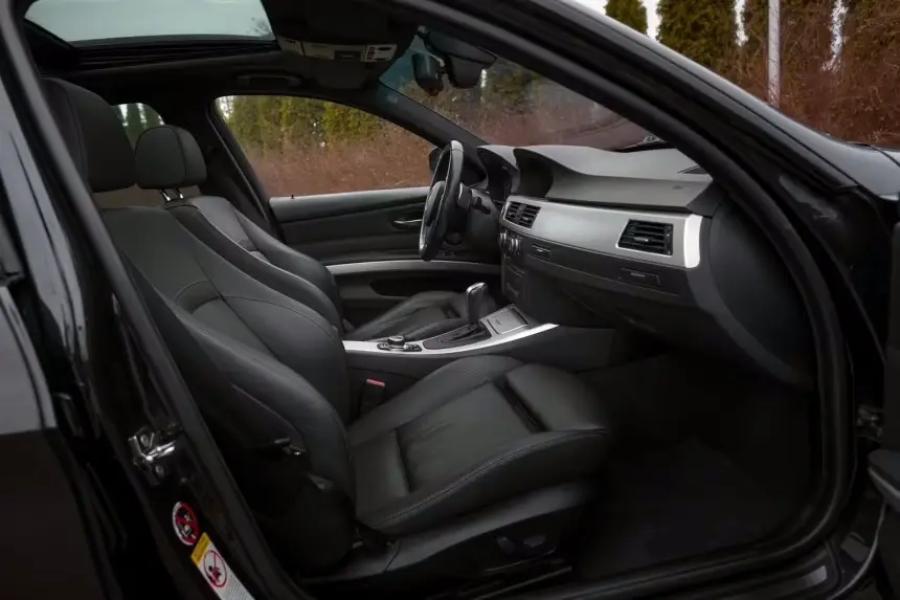 Melns BMW 325 2008 Jelgava, ar dzinēja tilpumu 3.00 L un nobraukumu 241 tūkst. km par 8600 €, foto 10 vietnē AUTOMOTO.COM.LV