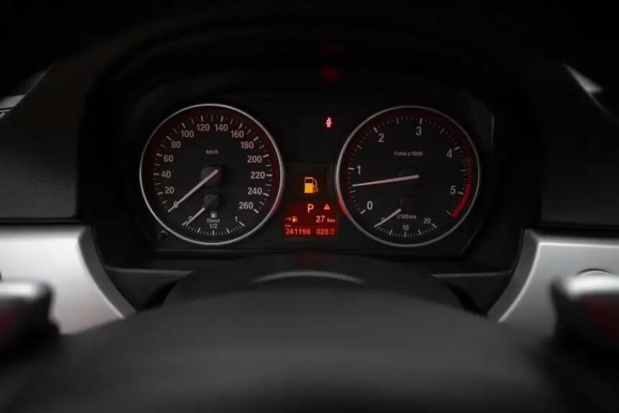 Melns BMW 325 2008 Jelgava, ar dzinēja tilpumu 3.00 L un nobraukumu 241 tūkst. km par 8600 €, foto 13 vietnē AUTOMOTO.COM.LV