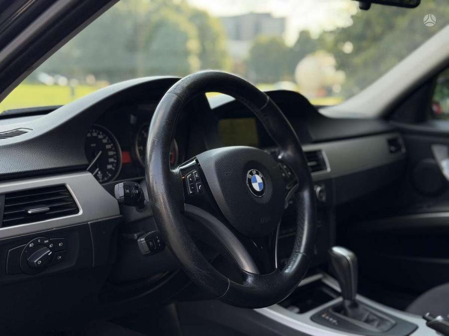 Melns BMW 325 2008 Kauņa, ar dzinēja tilpumu 2.99 L un nobraukumu 333 tūkst. km par 4000 €, foto 8 vietnē AUTOMOTO.COM.LV