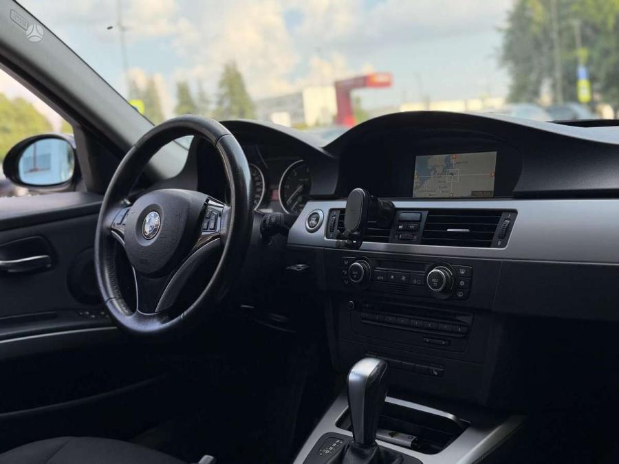 Melns BMW 325 2008 Kauņa, ar dzinēja tilpumu 2.99 L un nobraukumu 333 tūkst. km par 4000 €, foto 9 vietnē AUTOMOTO.COM.LV
