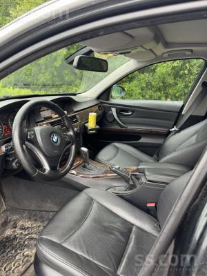 Black BMW 325 2008 in Aizkraukle, with an engine capacity of 3.00 L and mileage of 399 thousand km for 3200 €, photo 8 on AUTOMOTO.COM.LV