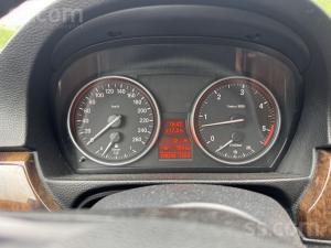 Black BMW 325 2008 in Aizkraukle, with an engine capacity of 3.00 L and mileage of 399 thousand km for 3200 €, photo 10 on AUTOMOTO.COM.LV