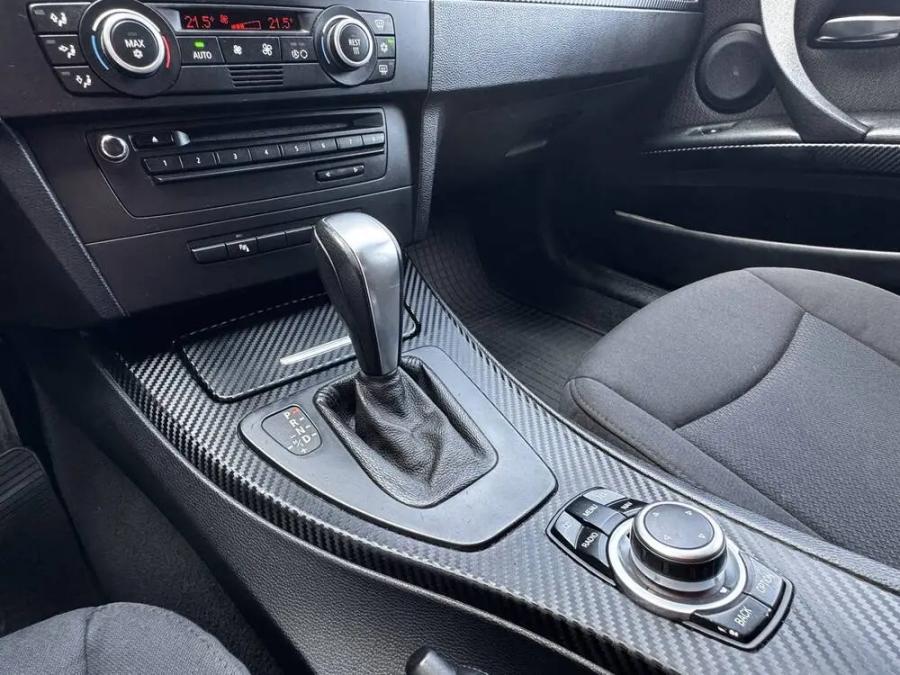 Black BMW 325 2008 in Daugavpils, with an engine capacity of 3.00 L and mileage of 423 thousand km for 4450 €, photo 14 on AUTOMOTO.COM.LV