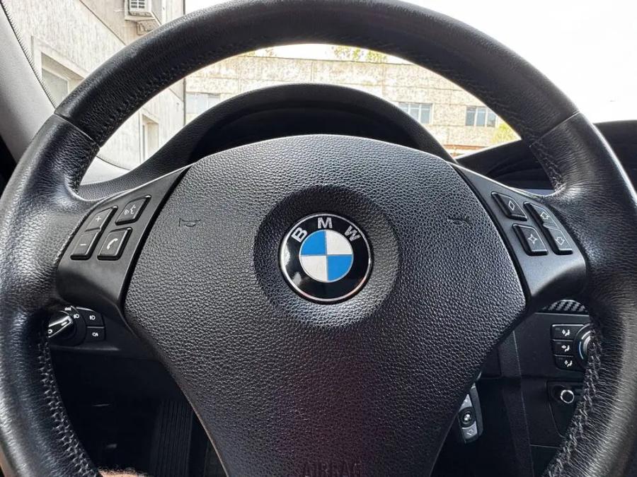 Black BMW 325 2008 in Daugavpils, with an engine capacity of 3.00 L and mileage of 423 thousand km for 4450 €, photo 16 on AUTOMOTO.COM.LV