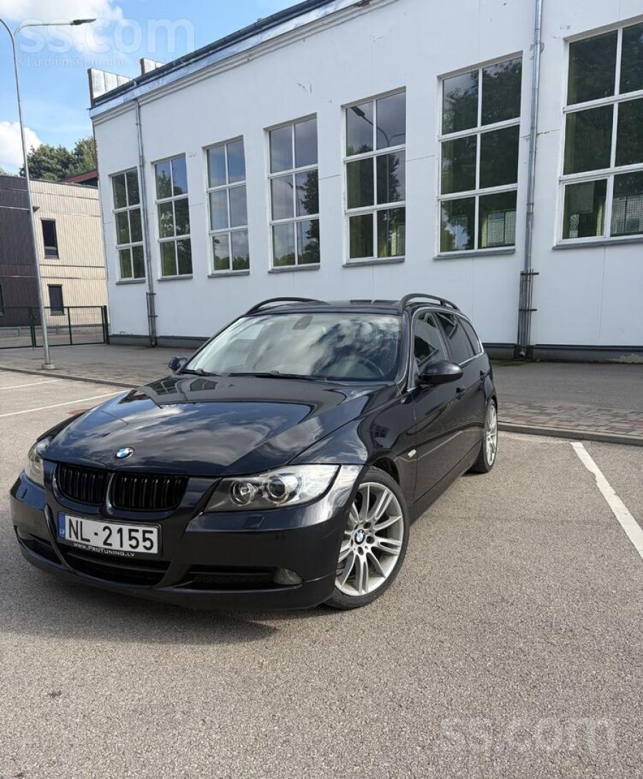 Black BMW 325 2008 in Riga, with an engine capacity of 3.00 L and mileage of 440 thousand km for 4450 €, photo 1 on AUTOMOTO.COM.LV
